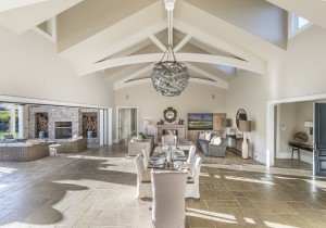 Napa Valley Farmhouse with Neutral Interiors - Home Bunch Interior ...