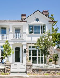 Urban Cottage with Transitional Coastal Interiors - Home Bunch Interior ...