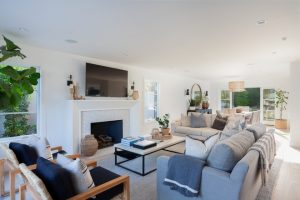 California Modern Farmhouse Home - Home Bunch Interior Design Ideas