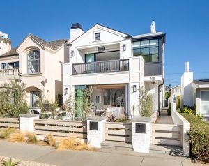 California Small Lot Modern Farmhouse - Home Bunch Interior Design Ideas