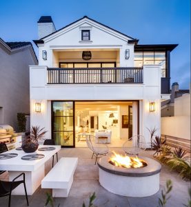 California Small Lot Modern Farmhouse - Home Bunch Interior Design Ideas