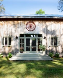 Lake Barn Cottage - Home Bunch Interior Design Ideas