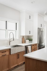 Modern Farmhouse with Gable Roof - Home Bunch Interior Design Ideas