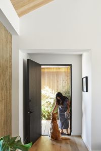 Touring a Cool California Home by Raili CA Design - Home Bunch Interior ...