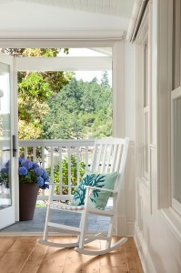 Transitional Coastal Home - Home Bunch Interior Design Ideas