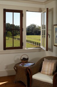 Country Cottage with Comfortable and Neutral Interiors - Home Bunch ...