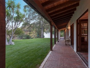 Robert Pattinson’s New House - Home Bunch Interior Design Ideas