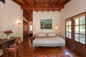 Robert Pattinson’s New House - Home Bunch Interior Design Ideas