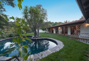 Robert Pattinson’s New House - Home Bunch Interior Design Ideas