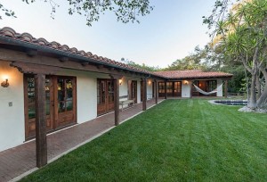 Robert Pattinson’s New House - Home Bunch Interior Design Ideas