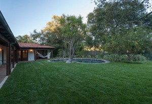 Robert Pattinson’s New House - Home Bunch Interior Design Ideas