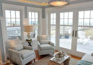Dream Beach Cottage with Neutral Coastal Decor - Home Bunch Interior ...